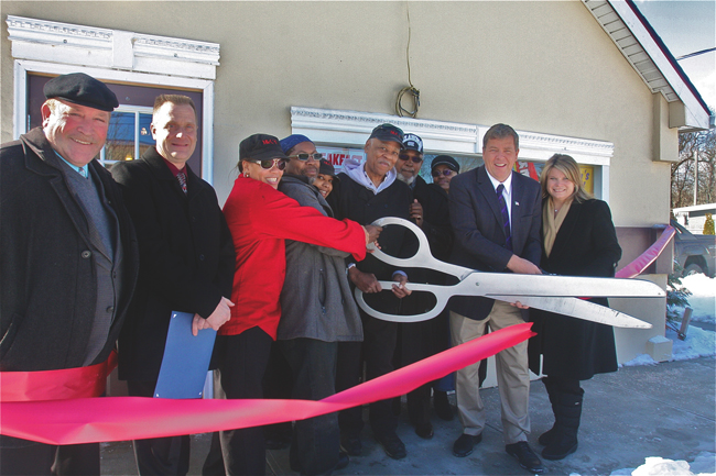 J&L’s Chicken celebrates opening with ribbon-cutting ceremony ...