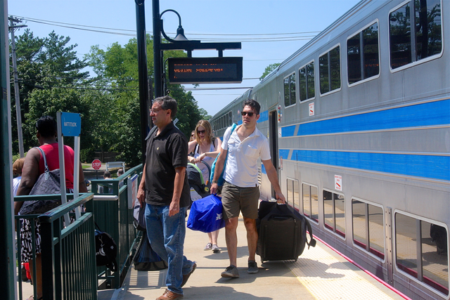 LIRR: Year-round weekend service on North Fork will be restored ...